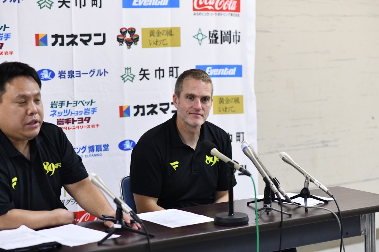 東北カップ準優勝の仙台89ERS タシュニーHC「ダンダンよくなる」新加入の岡島やカルバーにも成長を期待 | バスケットボールニュース2for1