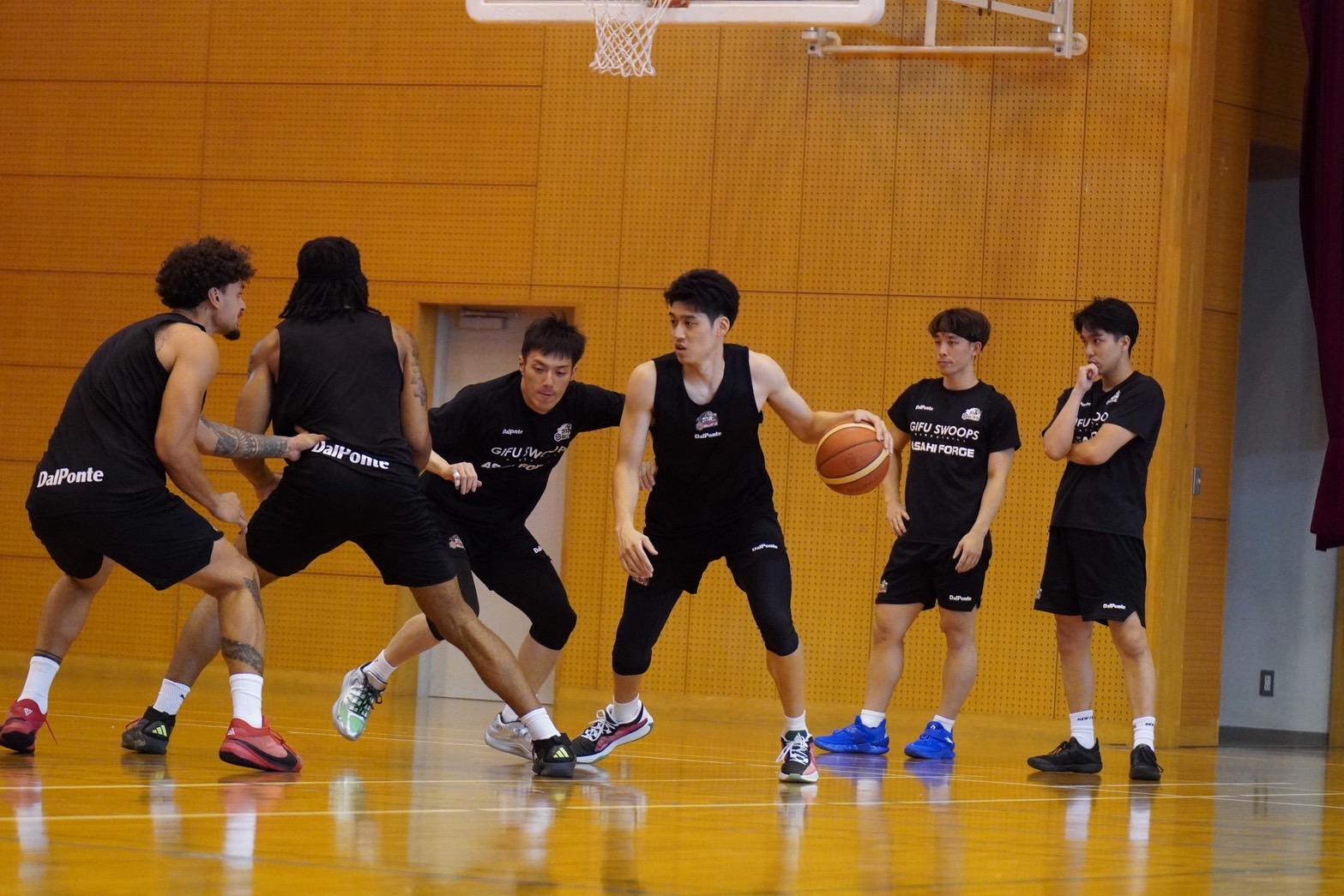 【バスケ】「脱サラ」からプロになった卜部兼慎とB2の経験を生かす山崎玲緒 B3岐阜スゥープスが目指すB3制覇の鍵に（バスケットボールニュース2for1） - Yahoo!ニュース